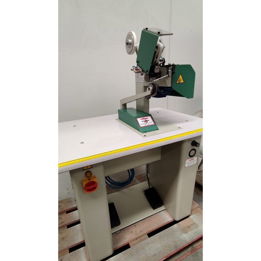 MÁQUINA PARA PONER CINTAY CHAFAR COSTURAS